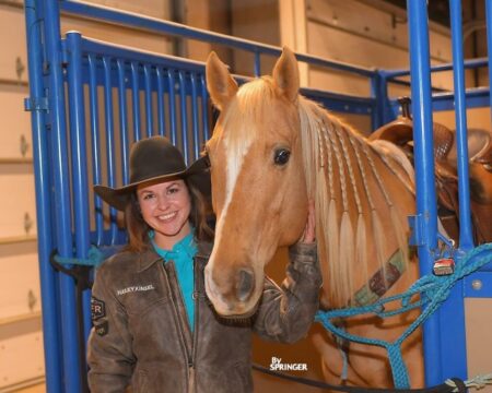 Hailey Kinsel Age, Height, Net Worth, Husband, Sister, Wiki