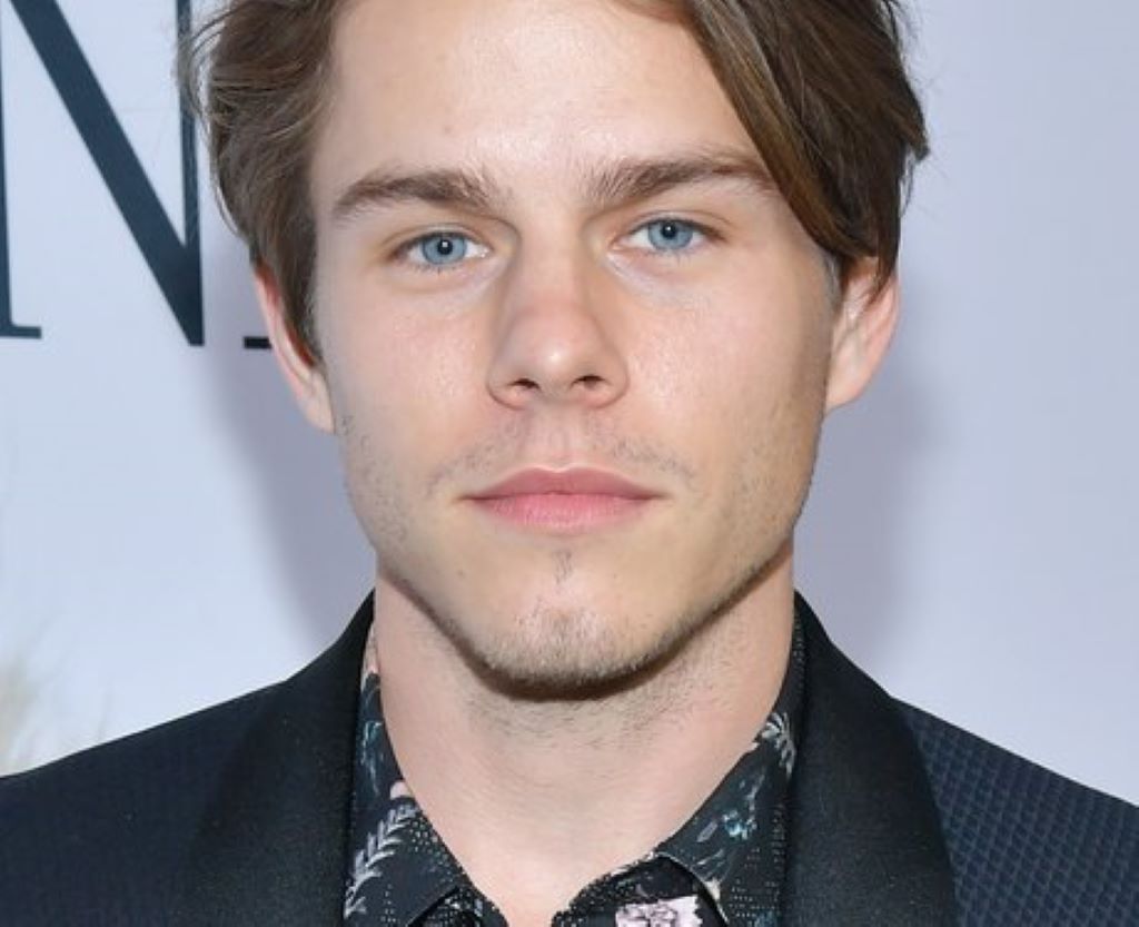 Jake Manley Age, Height, Wife, Parents, Net Worth