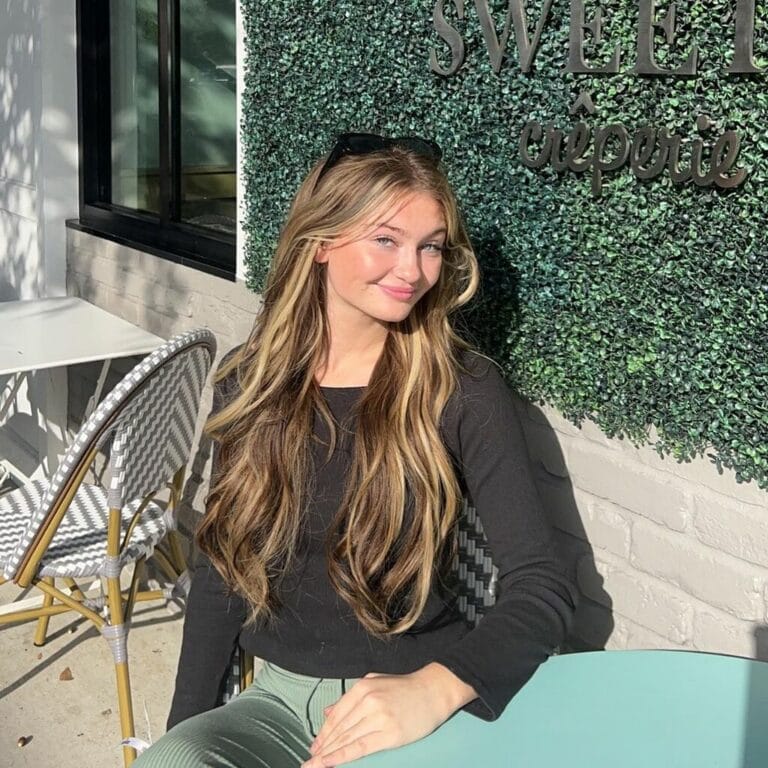 Kenzie Yolles Wiki, Age, Height, Twin, Net Worth