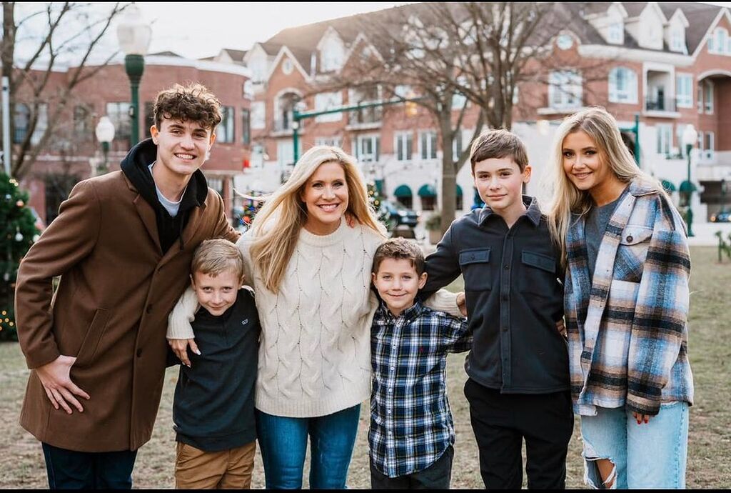 Kim Adams Bio, Age, Height, Husband, Children, Net Worth