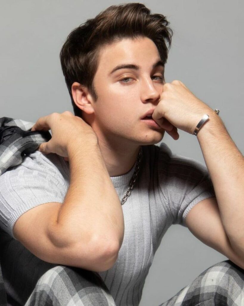 Carson Rowland Wife, Age, Height, Net Worth, Wiki, Family