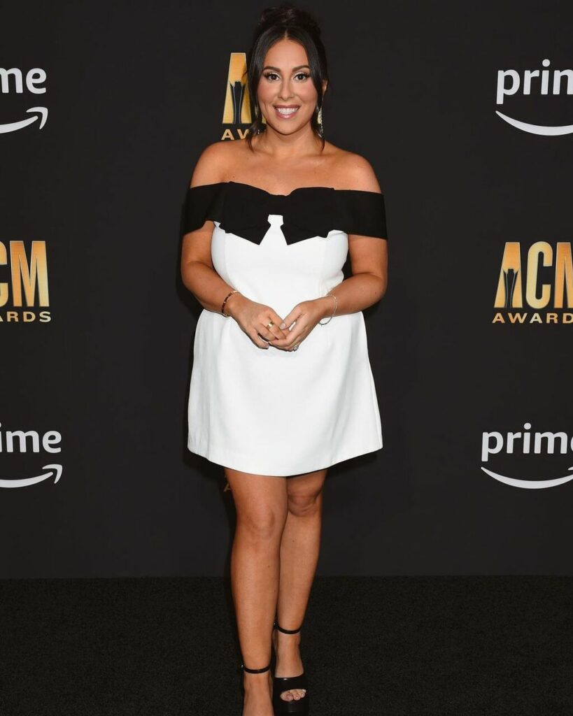 Claudia Oshry Net Worth, Mother, Age, Weight, Height, Boyfriend