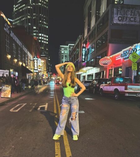 Mary Kutter Age, Height, Net Worth, Boyfriend, Songs