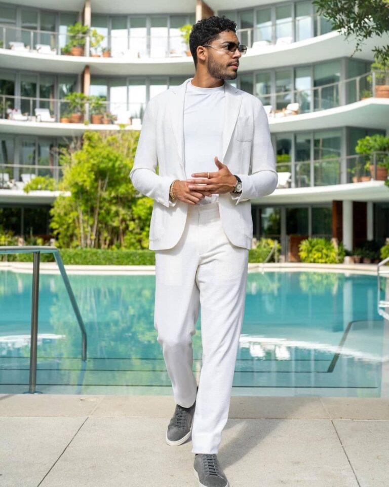 Michael Evans Behling Age, Height, Wife, Parents, Net Worth