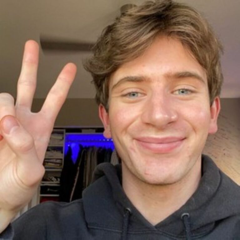 Scott Kress Age, Boyfriend, Brother, Height, Net Worth, Wiki