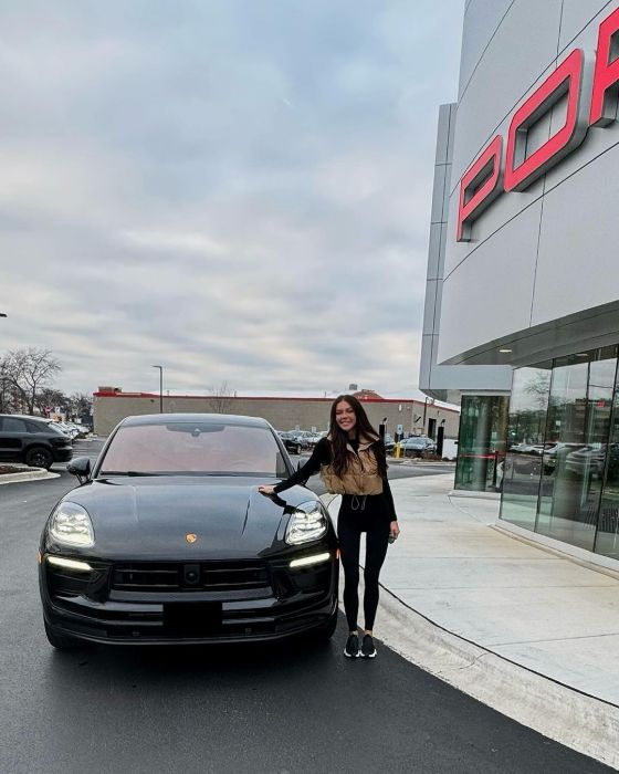Meet Actress Zoe Roe, Know All about her